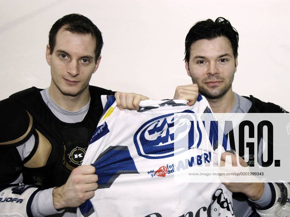 Hnat Domenichelli (li.) und Jean Guy Trudel (beide Ambri) präsentieren ...