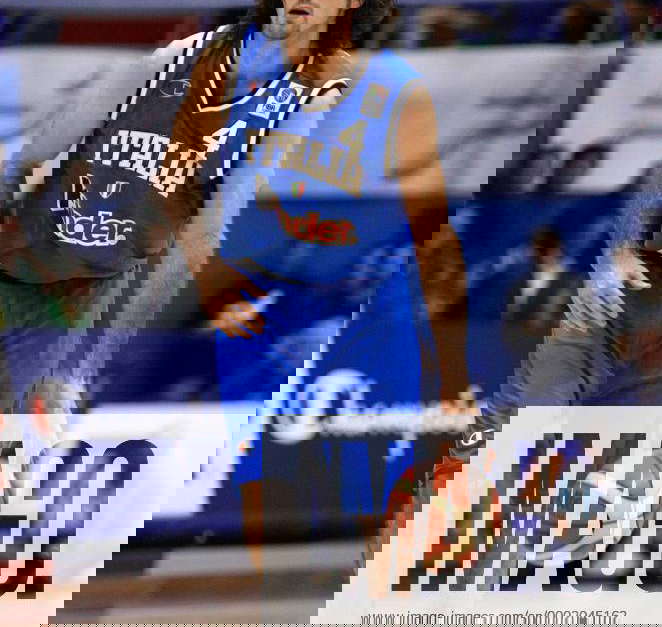 Dante Calabria (Italien) am Ball Basketball Länderspiel Herren Punto ...