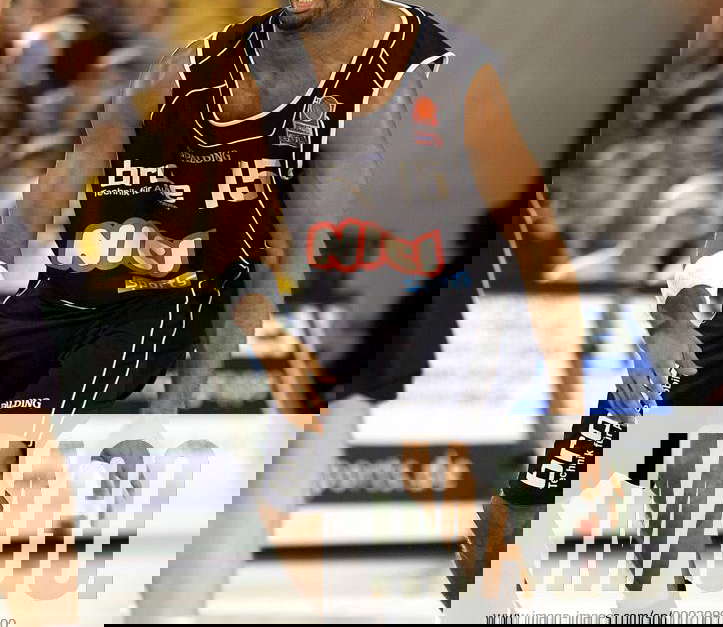 Derrick Phelps (Bamberg) am Ball Basketball 1. BL Herren BBL 2005 2006 ...