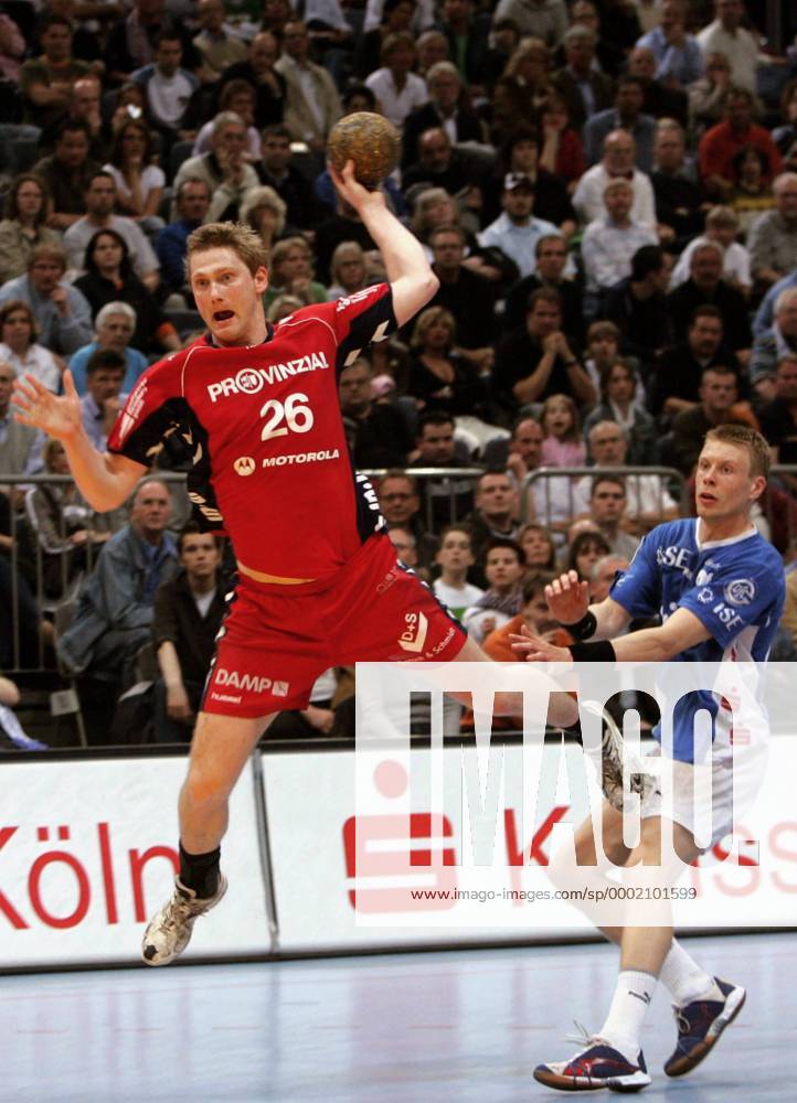 Jan Thomas Lauritzen (Flensburg, li.) - Sprungwurf, re. Gudjon Valur ...