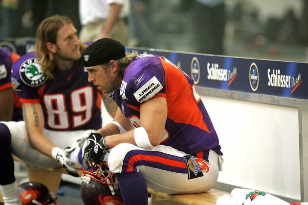 Running Back J. R. Niklos (Frankfurt Galaxy) mit der Pille American ...