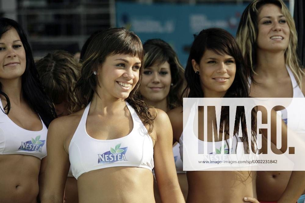 Nestea Beachgirls bei den Swiss Masters 2006 in Luzern Beachvolleyball Herren Swiss Masters