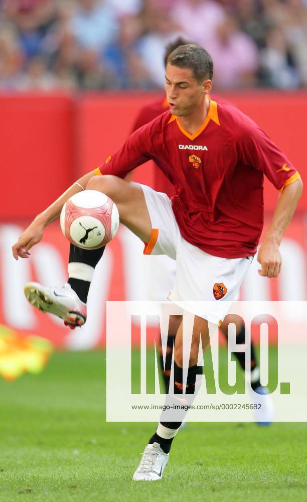 Aleandro Rosi (Roma) am Ball Fußball Herren Serie A 2006 2007, 1 ...