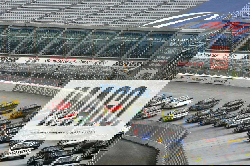 Fahrerfeld der AAA Insurance 200 Nascar Craftsman Truck Series in Dover ...