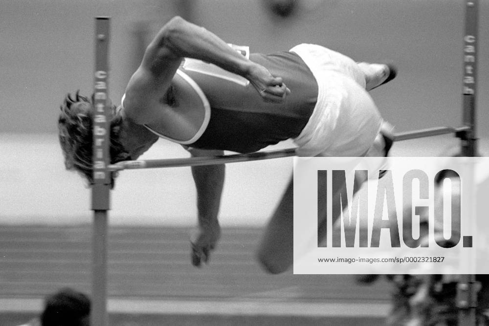 Rolf Beilschmidt (DDR) überquert die Latte Leichtathletik OS Sommer ...