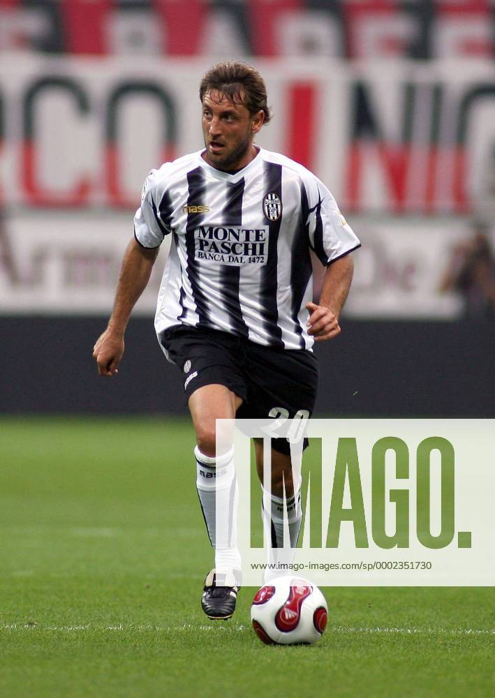 Tomas Locatelli (Siena) am Ball - Fußball Herren Serie A 2006 2007, 1 ...