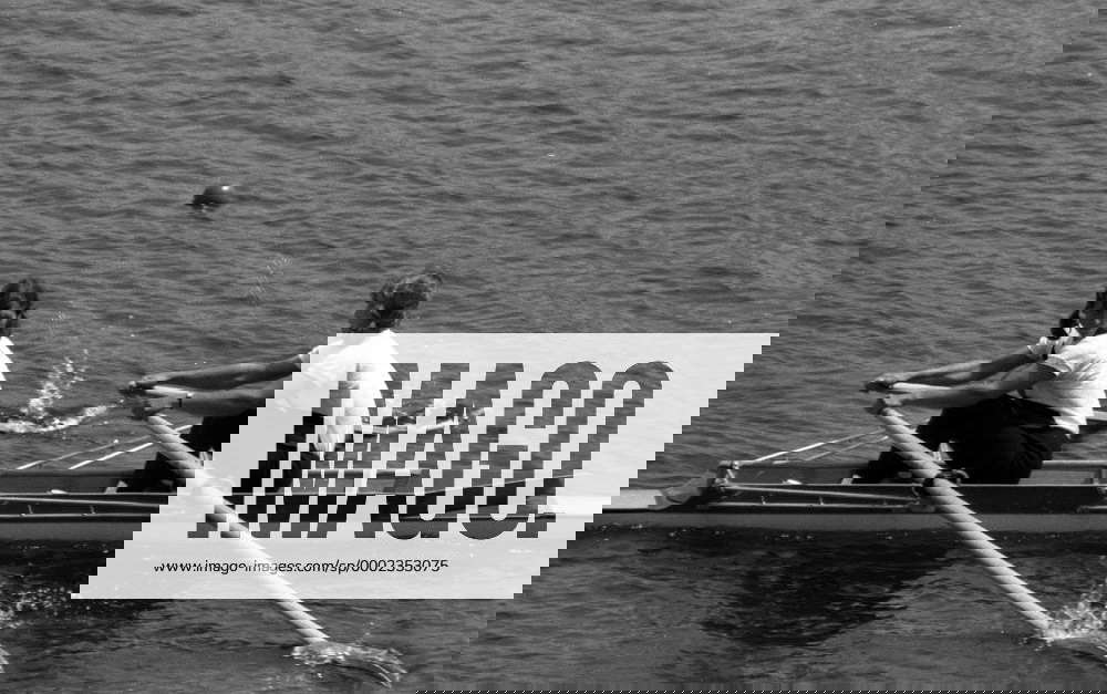 Sabine Jahn (li.) und Petra Boesler (beide DDR) im Doppelzweier Rudern ...