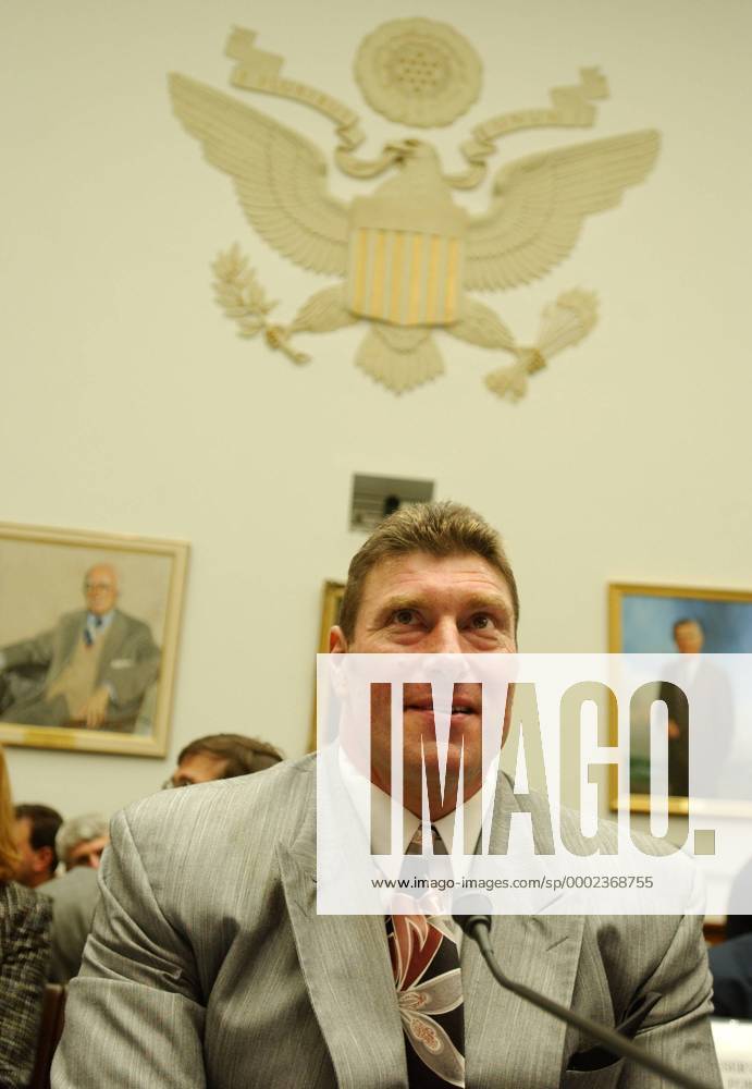 Der ehemalige NFL Spieler Steve Courson (USA) während einer Anhörung ...