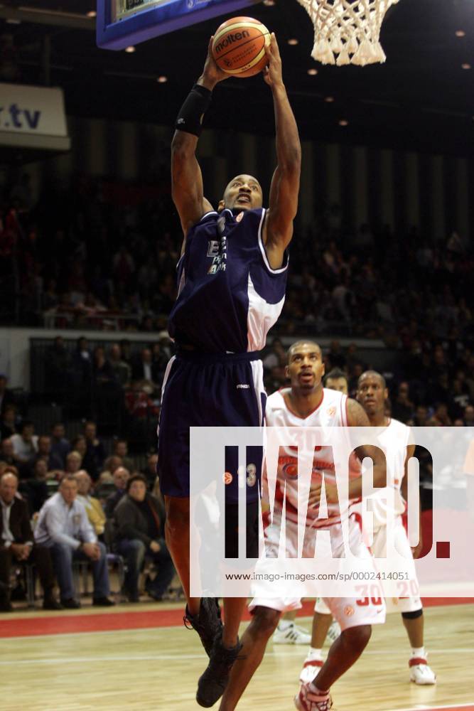 Marcus Haislip (Efes Istanbul) am Ball Basketball EC 1 Herren ...