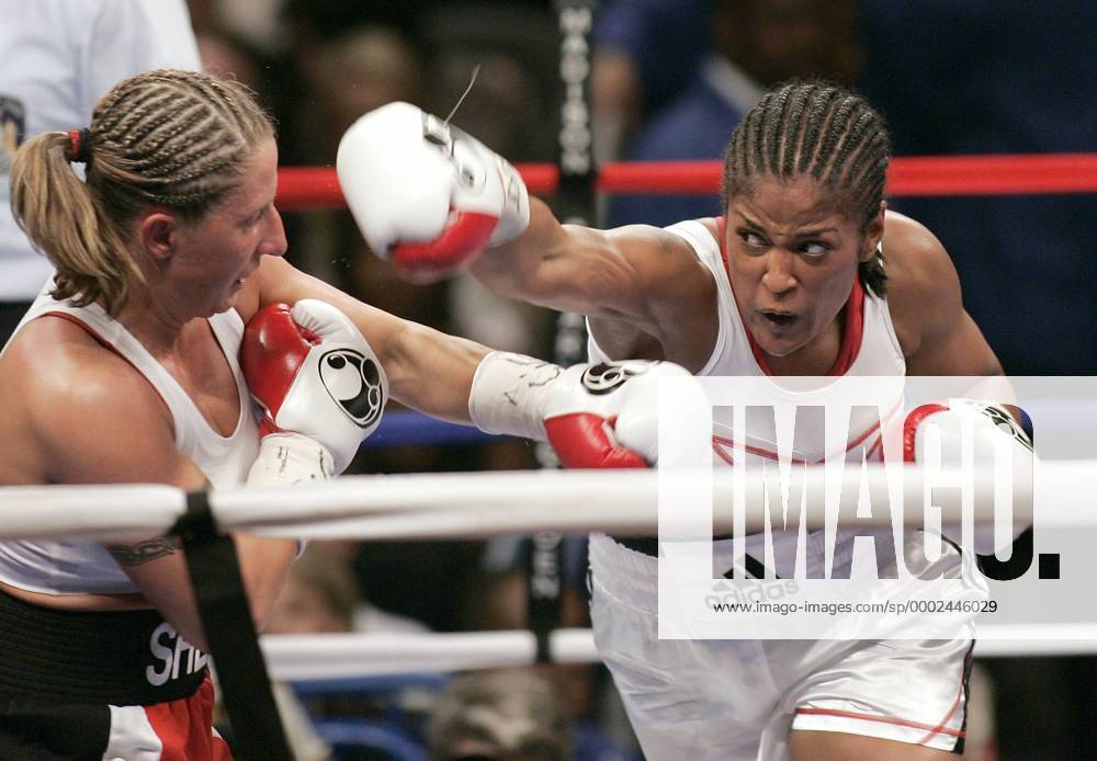 Laila Ali - Rechte Gerade gegen Shelly Burton - Boxen Damen Frauenboxen ...