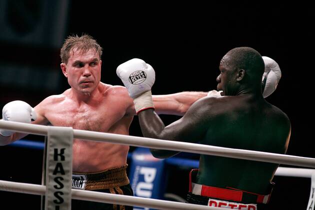 Oleg Maskaev (Russland, li.) gegen Peter Okhello (Uganda) - Boxen WM Herren WBC WM 2006, Boxsport