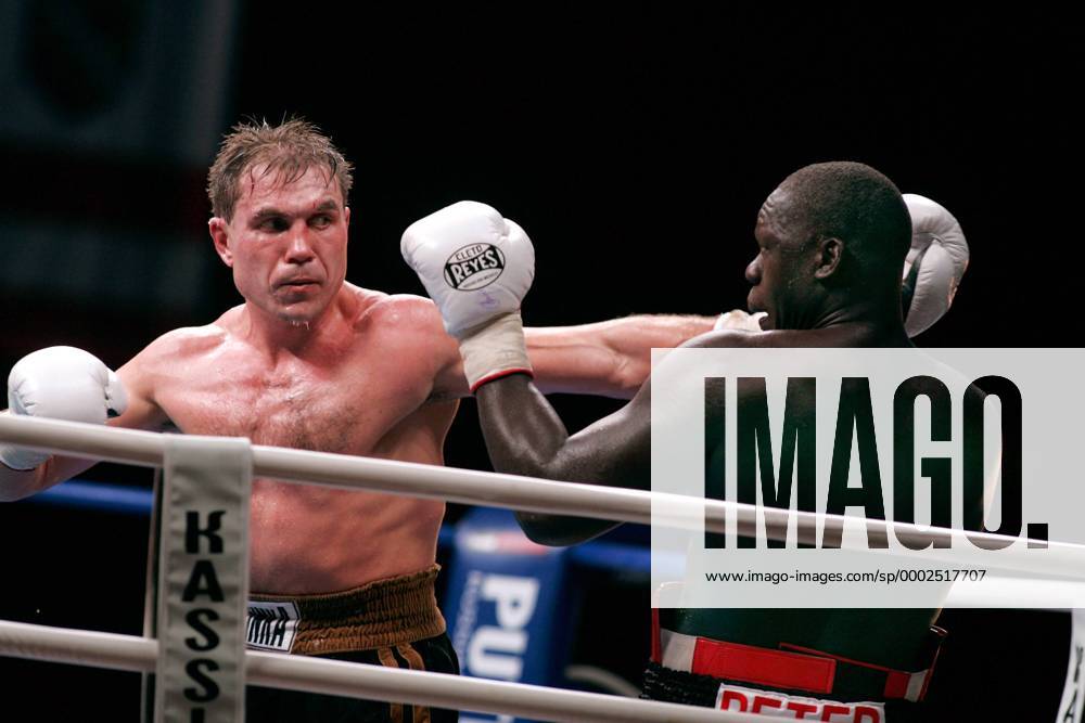 Oleg Maskaev (Russland, li.) gegen Peter Okhello (Uganda) - Boxen WM ...