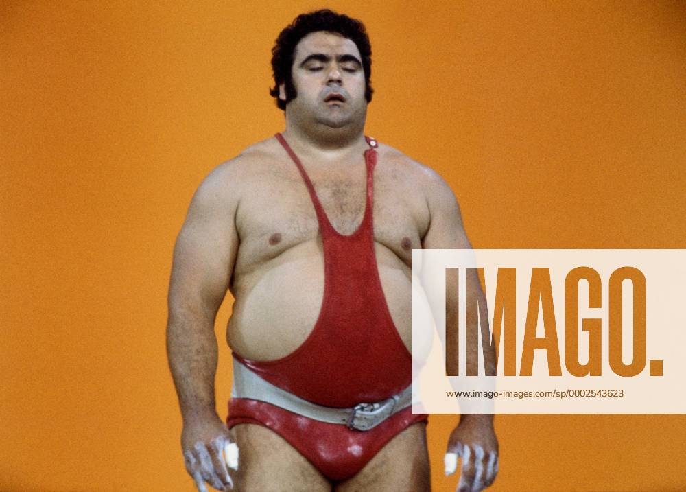 Vasily Alexeev (UdSSR) konzentriert Gewichtheben OS Sommer Herren ...