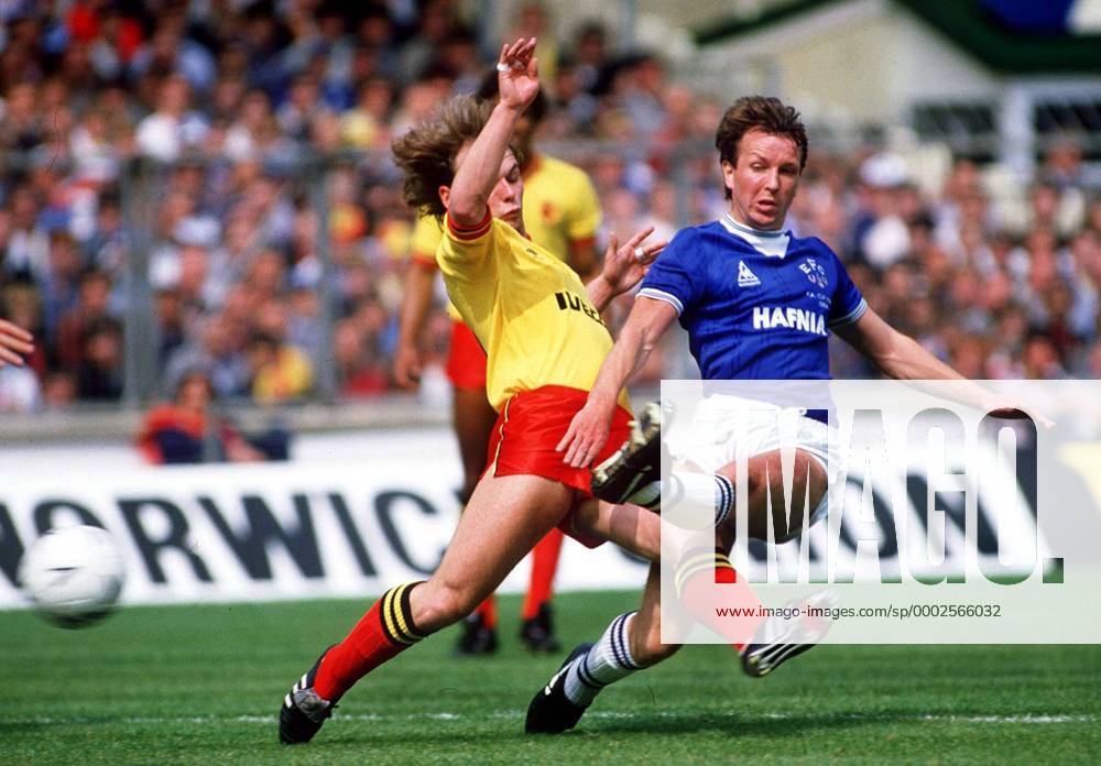 Trevor Steven (Everton, re.) gegen David Bardsley (Watford) - Fußball ...