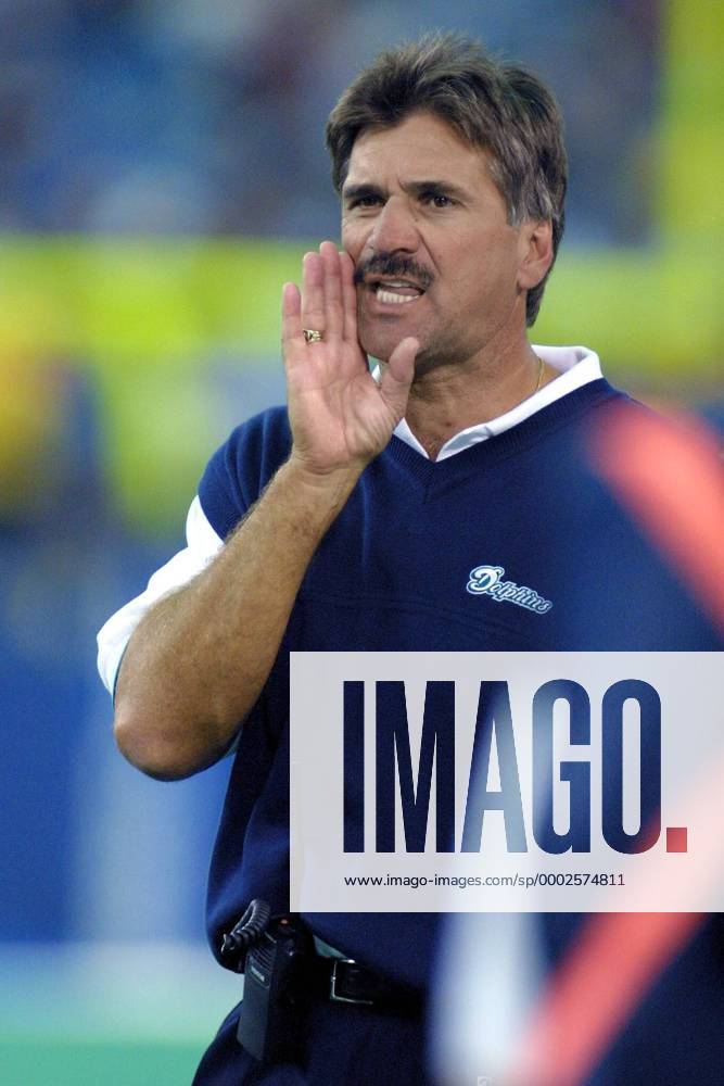 Headcoach Dave Wannstedt (Miami Dolphins) gibt Anweisungen ...
