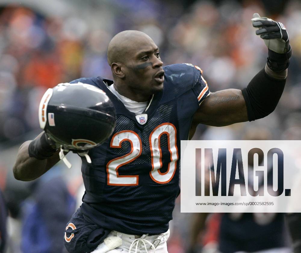 Thomas Jones (Chicago Bears) - Y (CHI2007011432) American Football ...