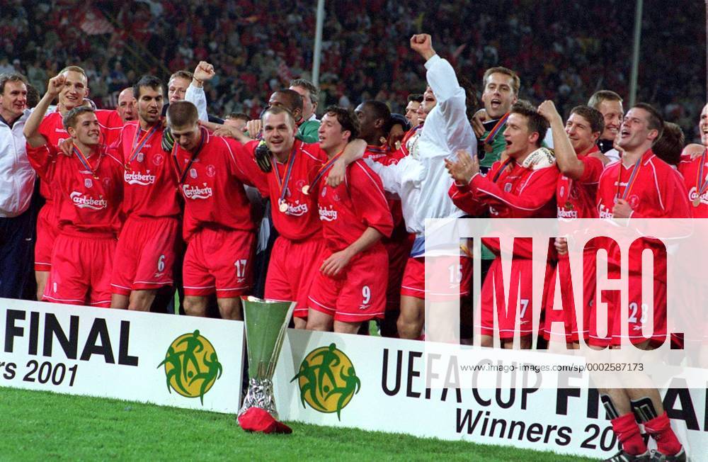 UEFA Cup Sieger 2001 FC Liverpool v.li.: Sami Hyypiä, Michael Owen ...