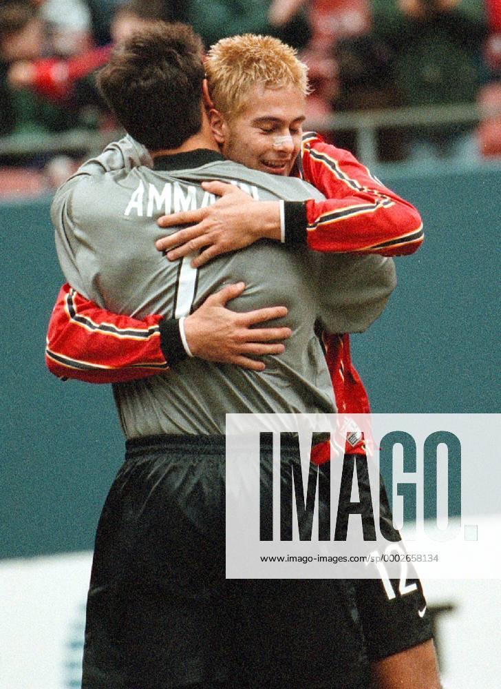 Mike Petke (re.) wird von Torwart Mike Ammann (New York New Jersey ...