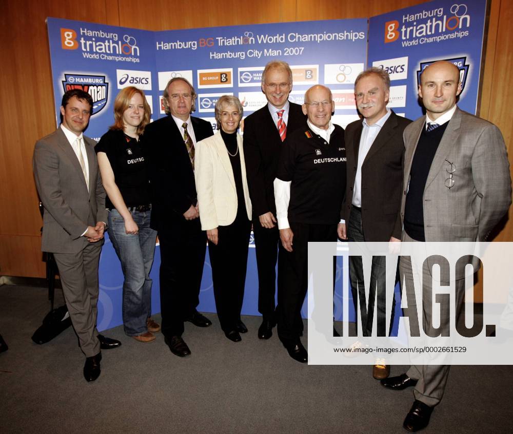 PK zur Triathlon WM - V.li. Geschäftsführer Frank Bertling, Nina Menz ...