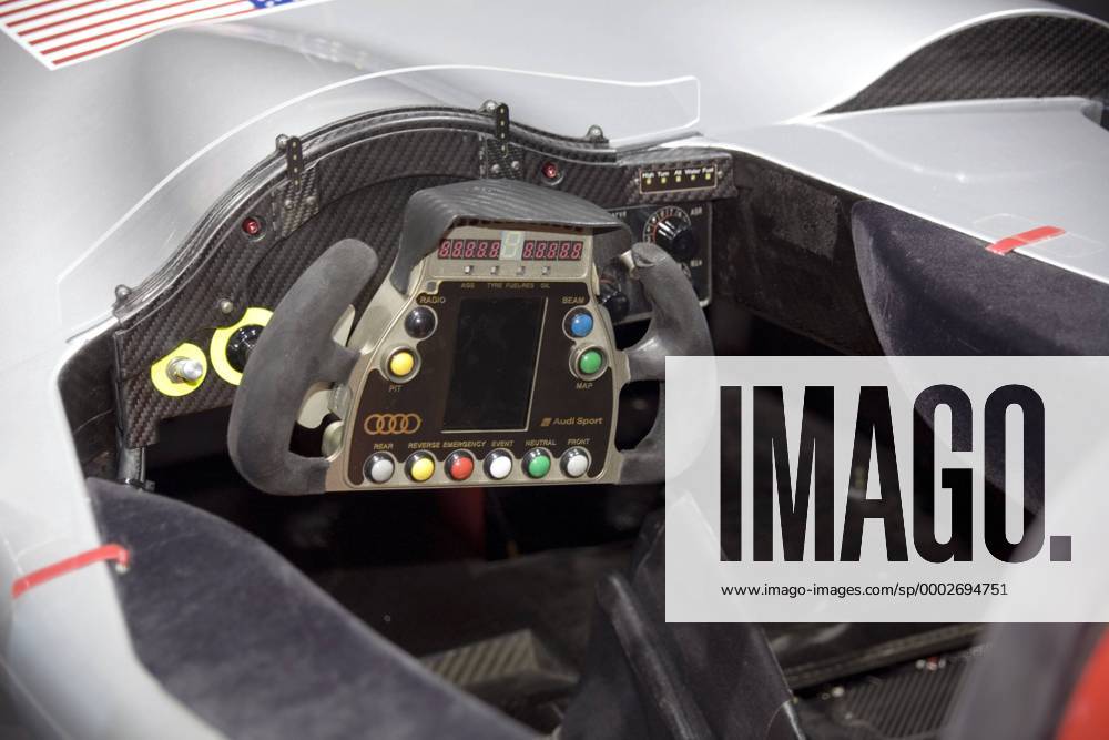 Cockpit eines Audi R10 TDI Boliden anlässlich der Audi American Le Mans ...
