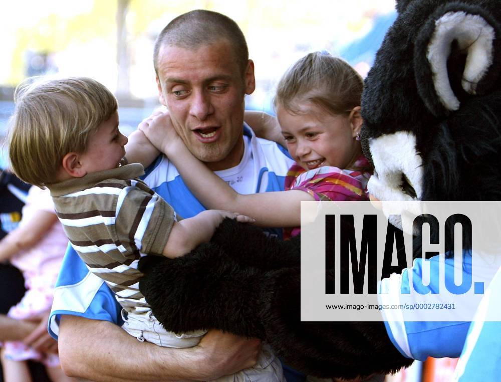 Patrick de Napoli (Chemnitz) mit seinen Kindern Alessio (li.) und ...