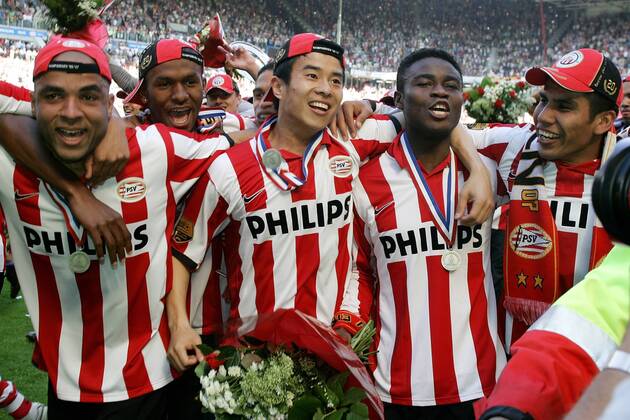 Der PSV Eindhoven ist niederländischer Meister 2007, v. li.: Jonathan ...