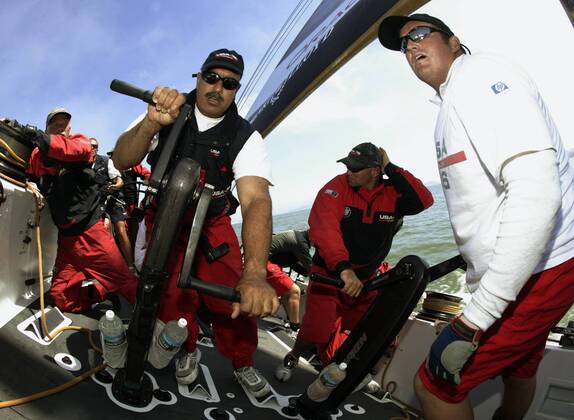 Grinder der Crew von Oracle BMW Racing (USA) Segeln Herren Moet Cup ...