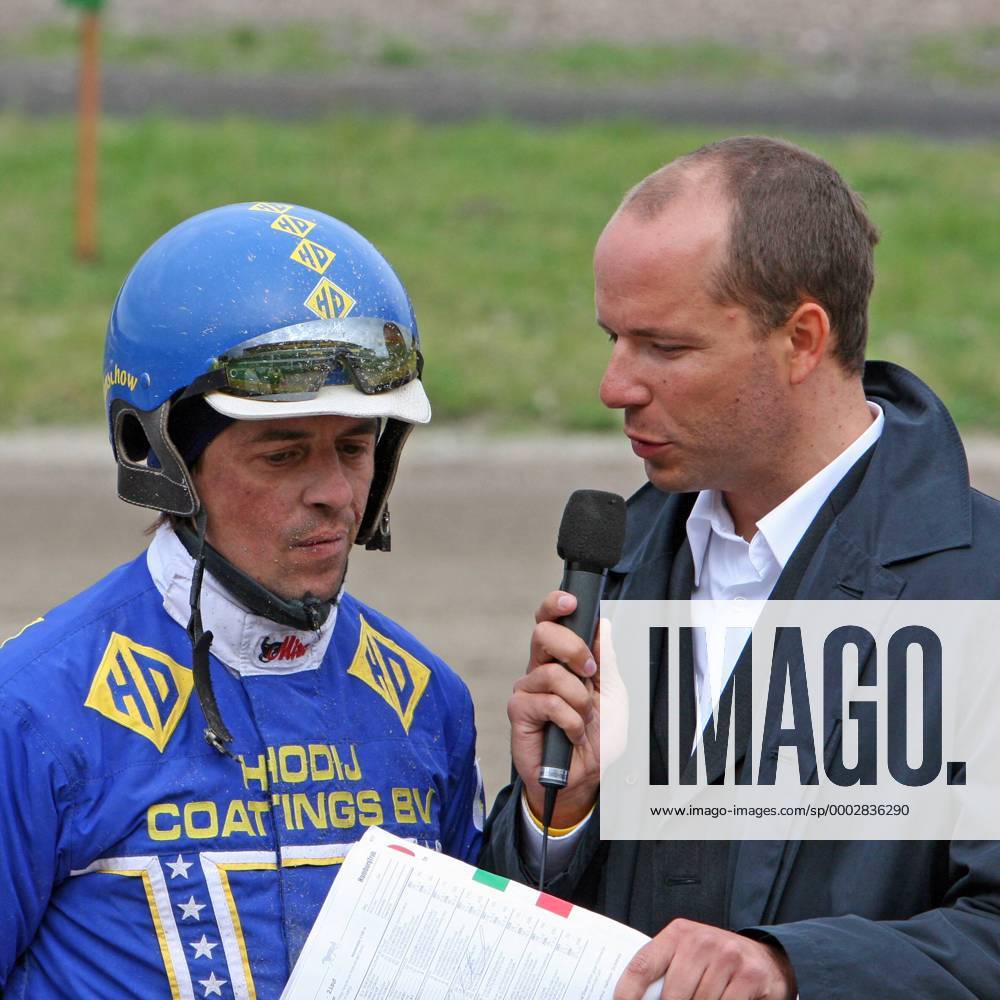 Thomas Panschow (li.) wird von Bahnsprecher Hartwig Thöne interviewt ...