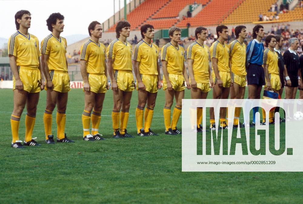 Nationalhymne Rumänien, v.li.: Romulus Gabor, Mircea Rednic, Nicolae ...