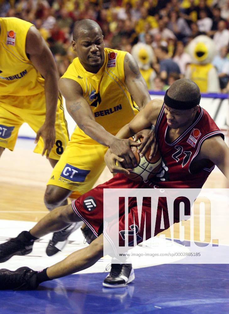 Filiberto Rivera (Quakenbrück, re.) gegen William Avery (ALBA ...