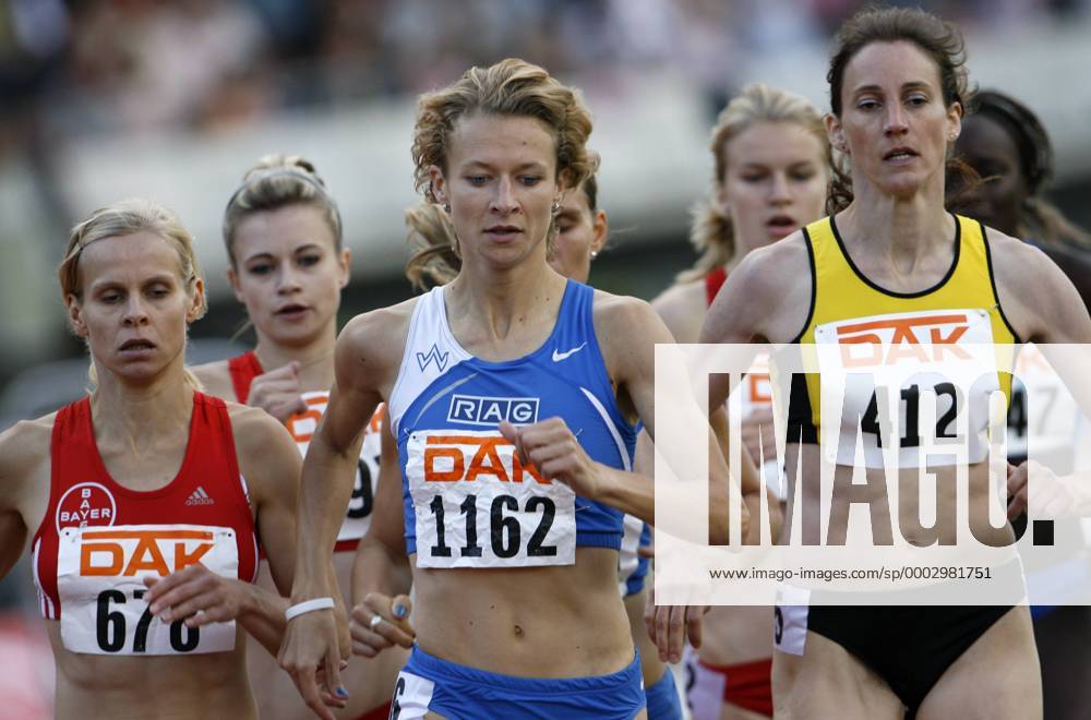 800 m Endlauf der DM 2007 in Erfurt, v.li.: Meike Flore, Monika Gradzki ...