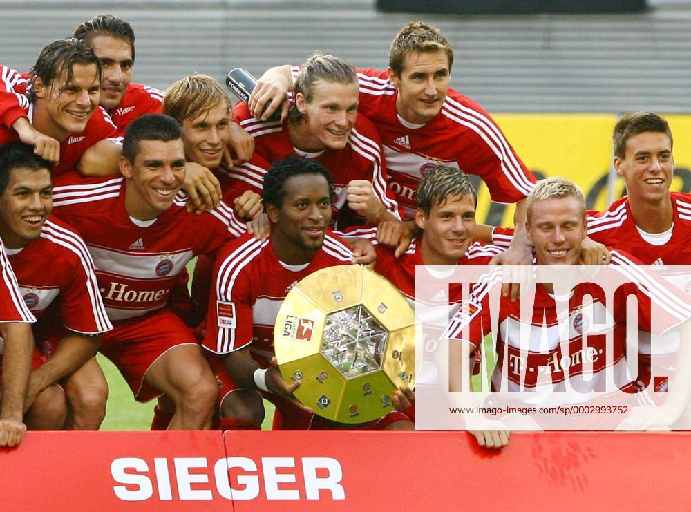Bayern München ist Ligapokalsieger 2007 2008, v.li.: Julio dos Santos ...