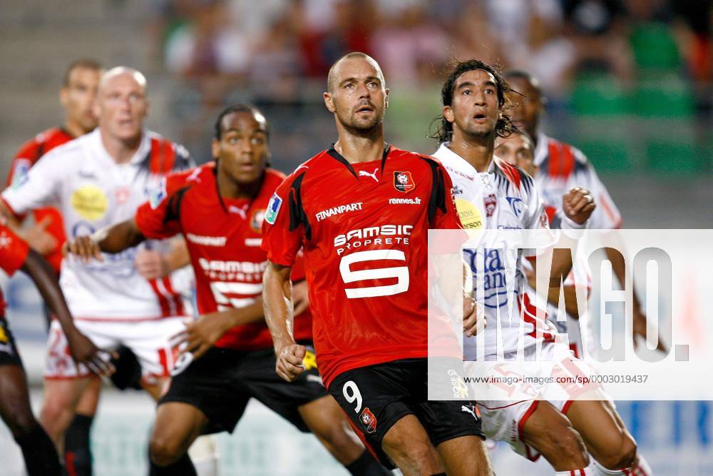 Mickael Pagis (Rennes, Mitte) gegen Youssouf Hadji (Nancy) - (pan21566 ...