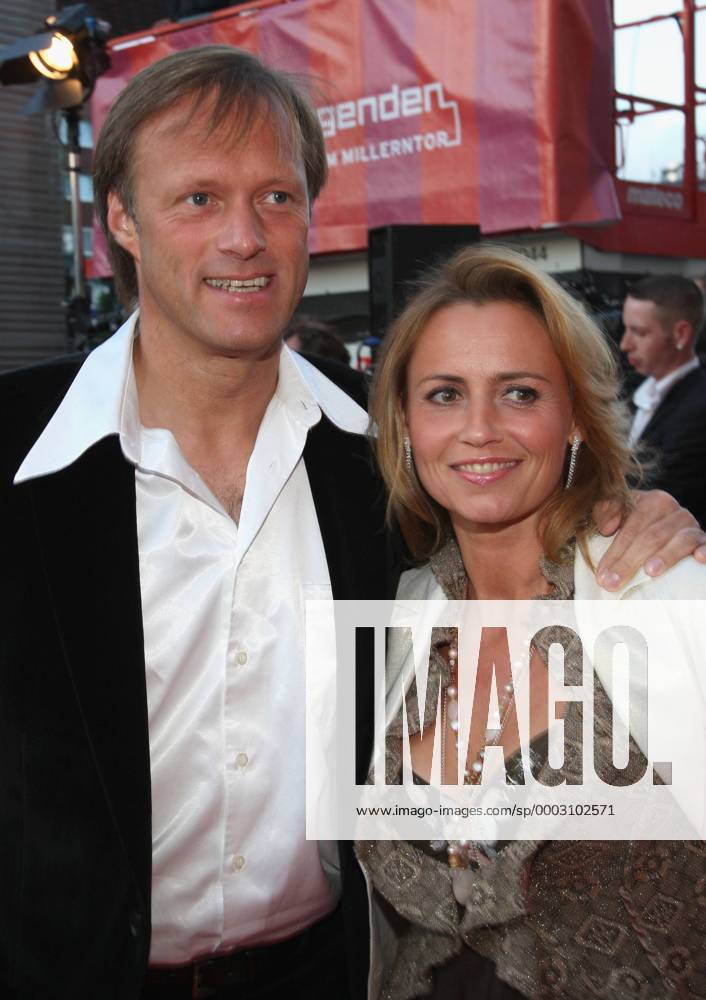 ARD Moderator Gerhard Delling mit seiner Ehefrau Isabelle beim Empfang ...