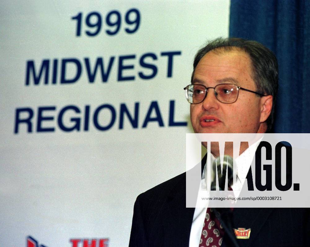 Commissioner Joe Mitch (USA) während der Pressekonferenz über die ...