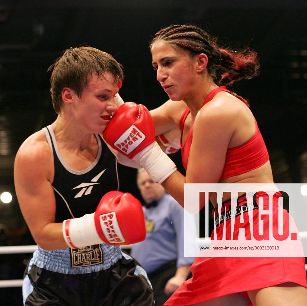 Derya Torun (Deutschland, re.) gegen Viktoria Oleynik (Ukraine) Boxen ...