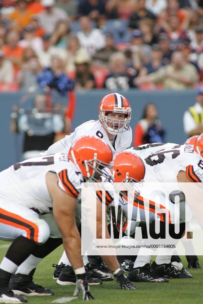 Charlie Frye (Cleveland Browns) wartet auf den Snap - (Icon94651549 ...