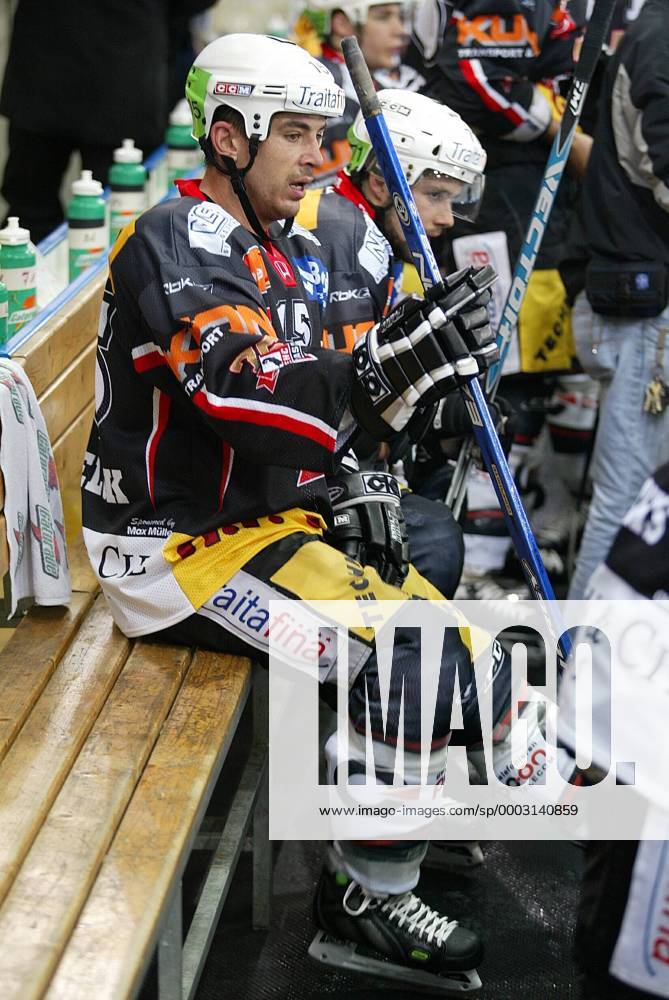 Mike Maneluk auf der Ersatzbank Eishockey Herren Nationalliga A 2007 ...
