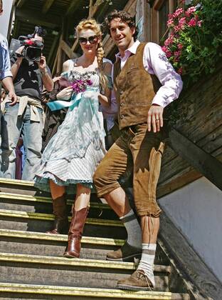 Luca Toni mit Freundin Marta Cecchetto auf dem Münchner Oktoberfest ...