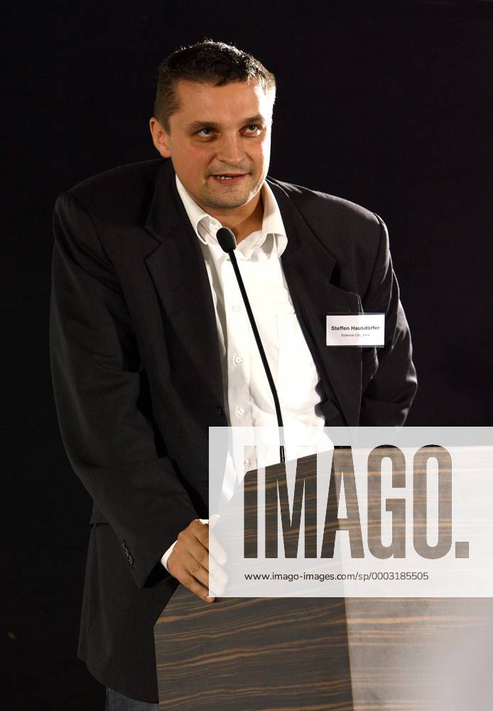 Manager Steffen Hausdörfer spricht beim Championsday 2007 Basketball 1 ...