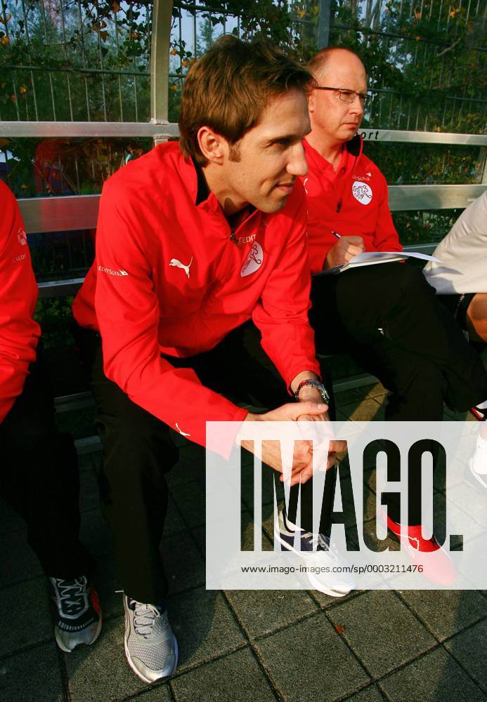 Teammanager Adrian Knup (Schweiz, li.) Fußball Herren ...