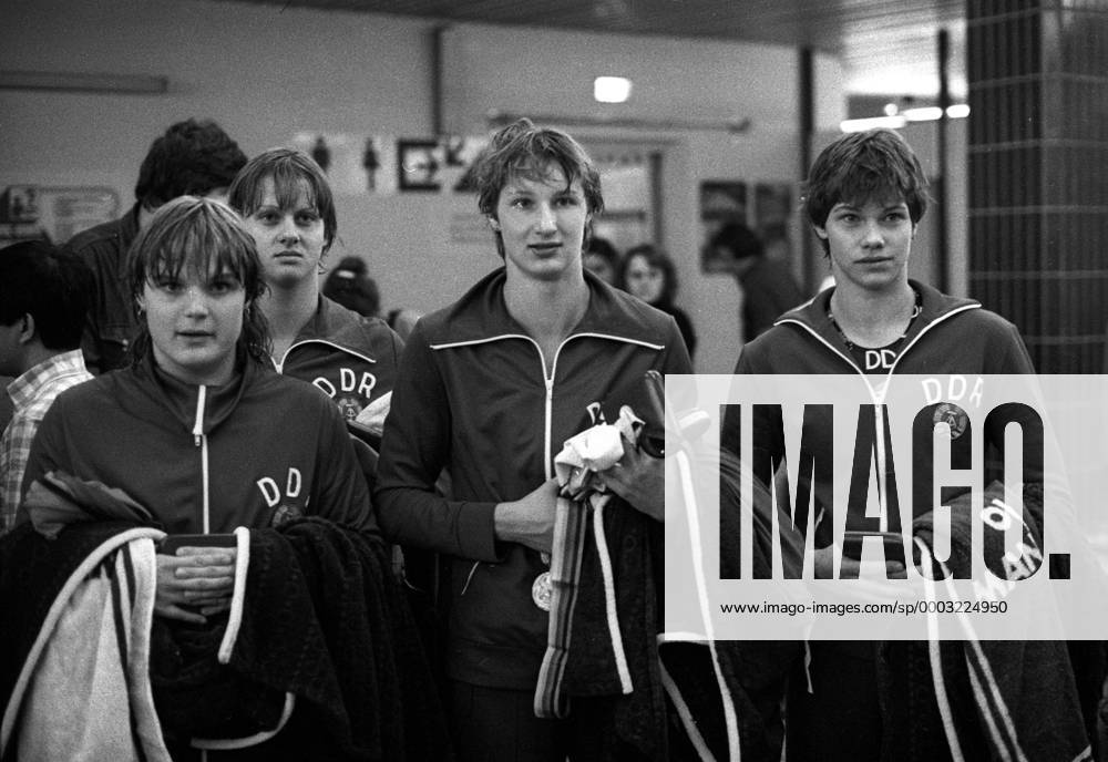 4x100 Meter Lagenstaffel DDR v.li.: Andrea Pollack, Caren Metschuck ...