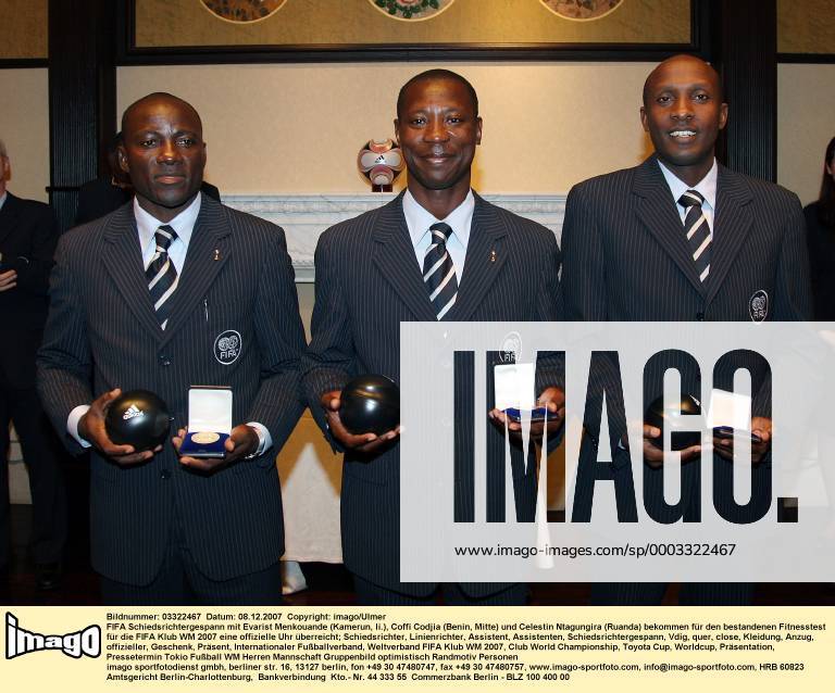 FIFA Schiedsrichtergespann mit Evarist Menkouande (Kamerun, li.), Coffi ...