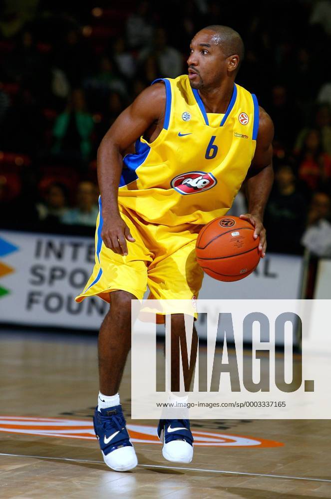 Derrick Sharp (Tel Aviv) am Ball - (pan23647) Basketball EC 1 Herren ...