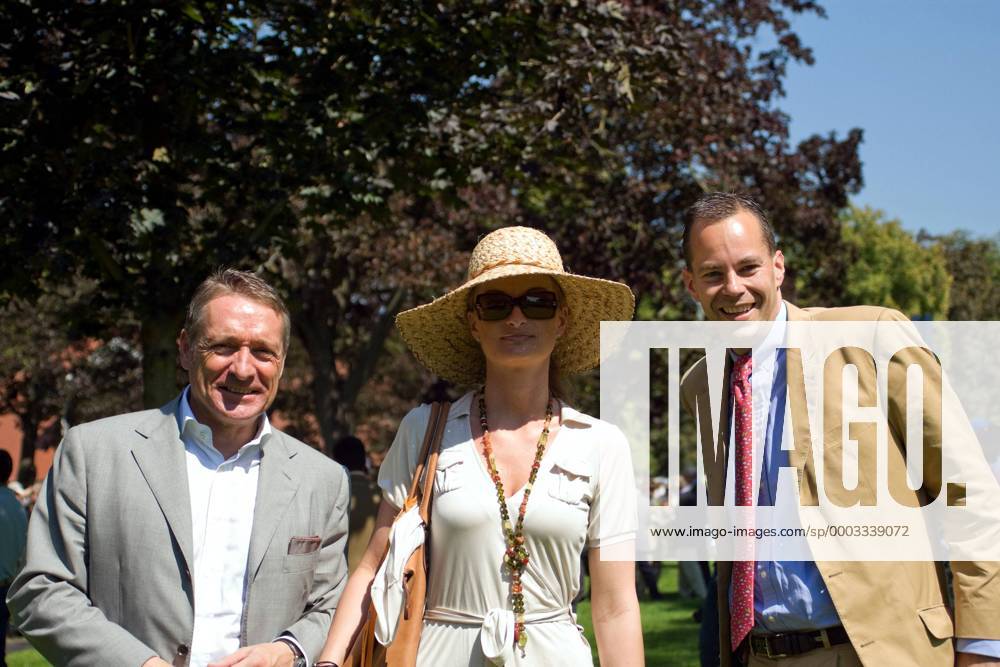 Ferdinand Alexander Leisten (re.), Vorstandsmitglied des Kölner ...