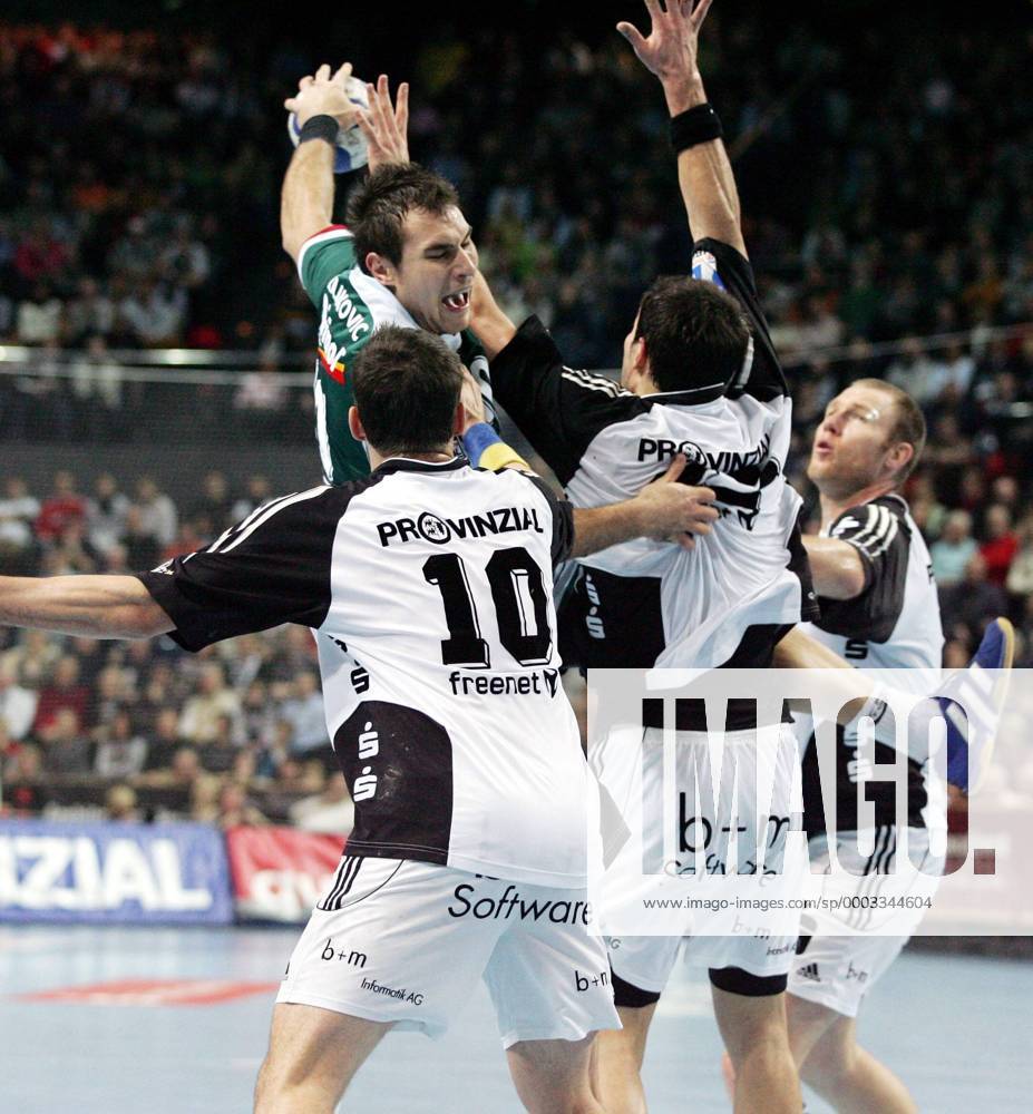 Vukasin Rajkovic gegen Stefan Lövgren, Nikola Karabatic und Ales ...