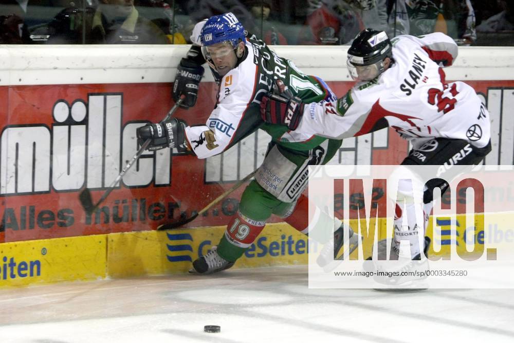 Mark Murphy (Augsburg, li.) gegen John Slaney (Köln) Eishockey DEL ...