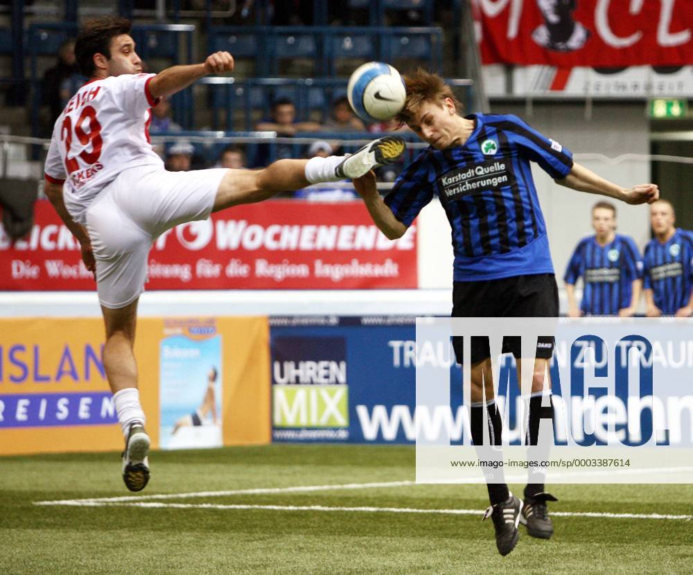 Timo Achenbach (Fürth, re.) gegen Marco Reich (Offenbach) Fußball ...