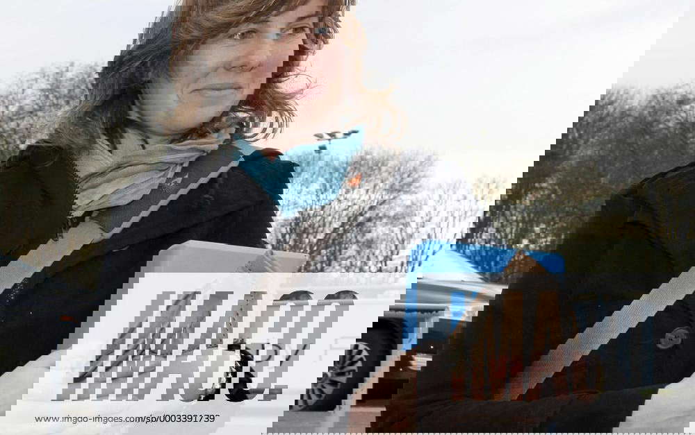 Yogalehrerin Anja Jütten (Deutschland) zu Gast beim Training des 1. FC ...