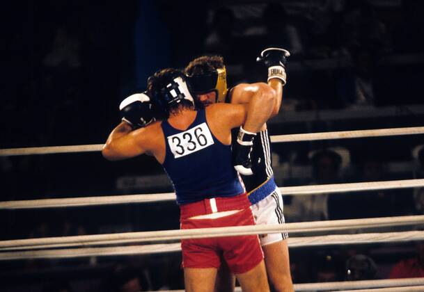 Peter Hussing (BR Deutschland, re.) gegen Salihu Azis (Jugoslawien) Boxen OS Sommer Herren